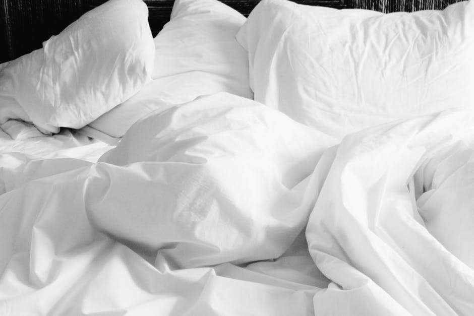 Flat and Fitted: How to Fold Bed Sheets - Nest Bedding – Nest Bedding®